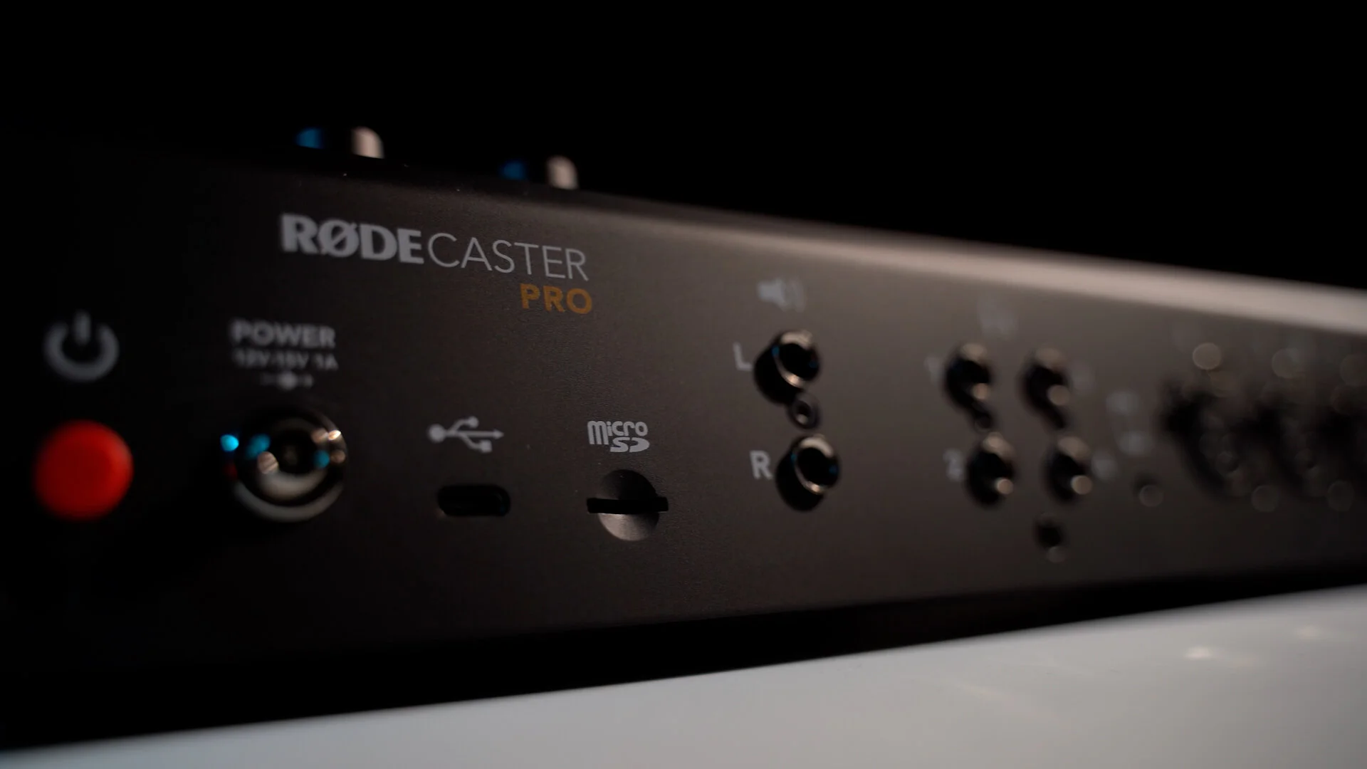 RODECaster Pro and RODE PodMic - Best Beginner Podcast Set-up
