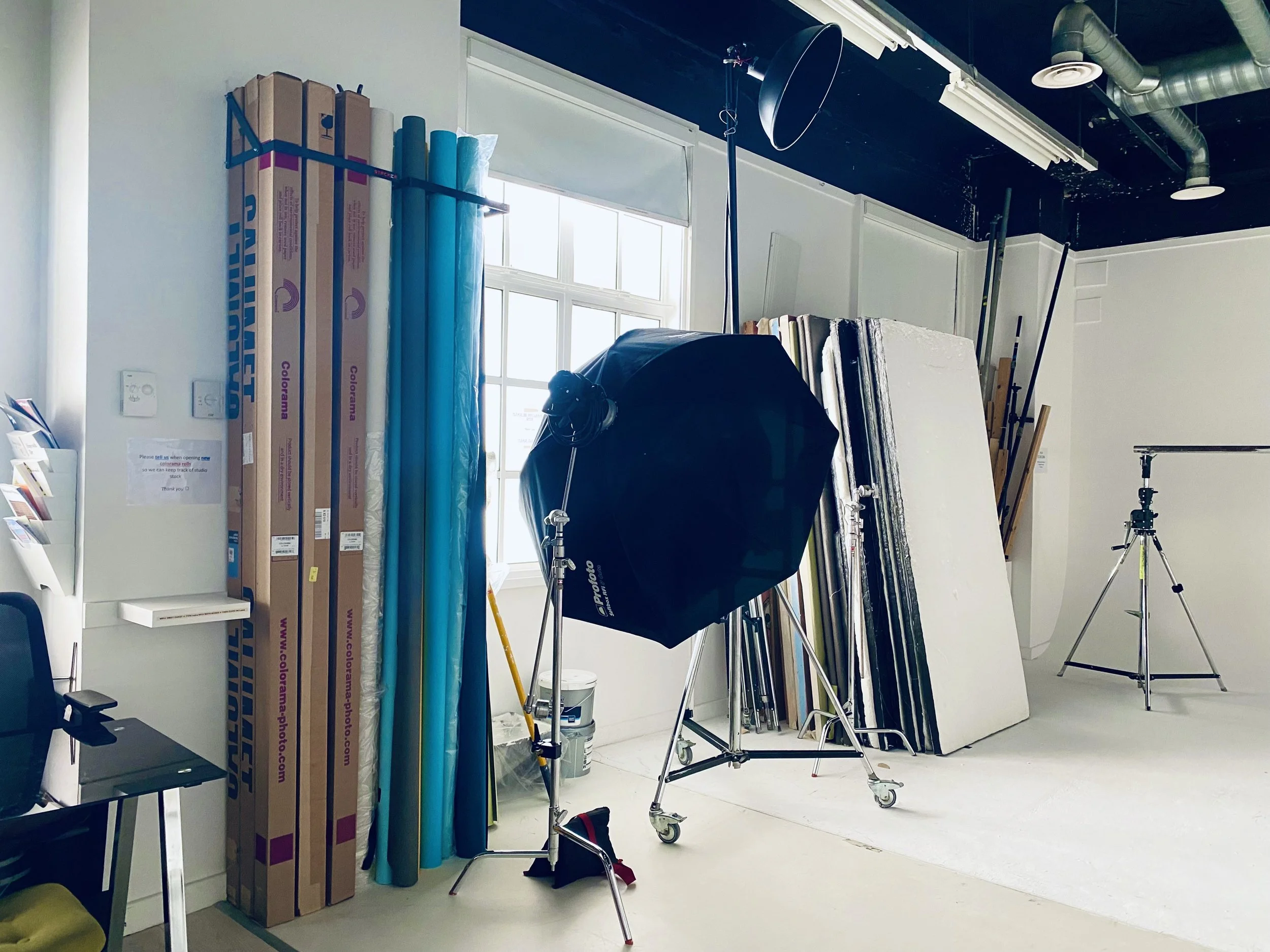Stacker backdrop storage rack for photo studios