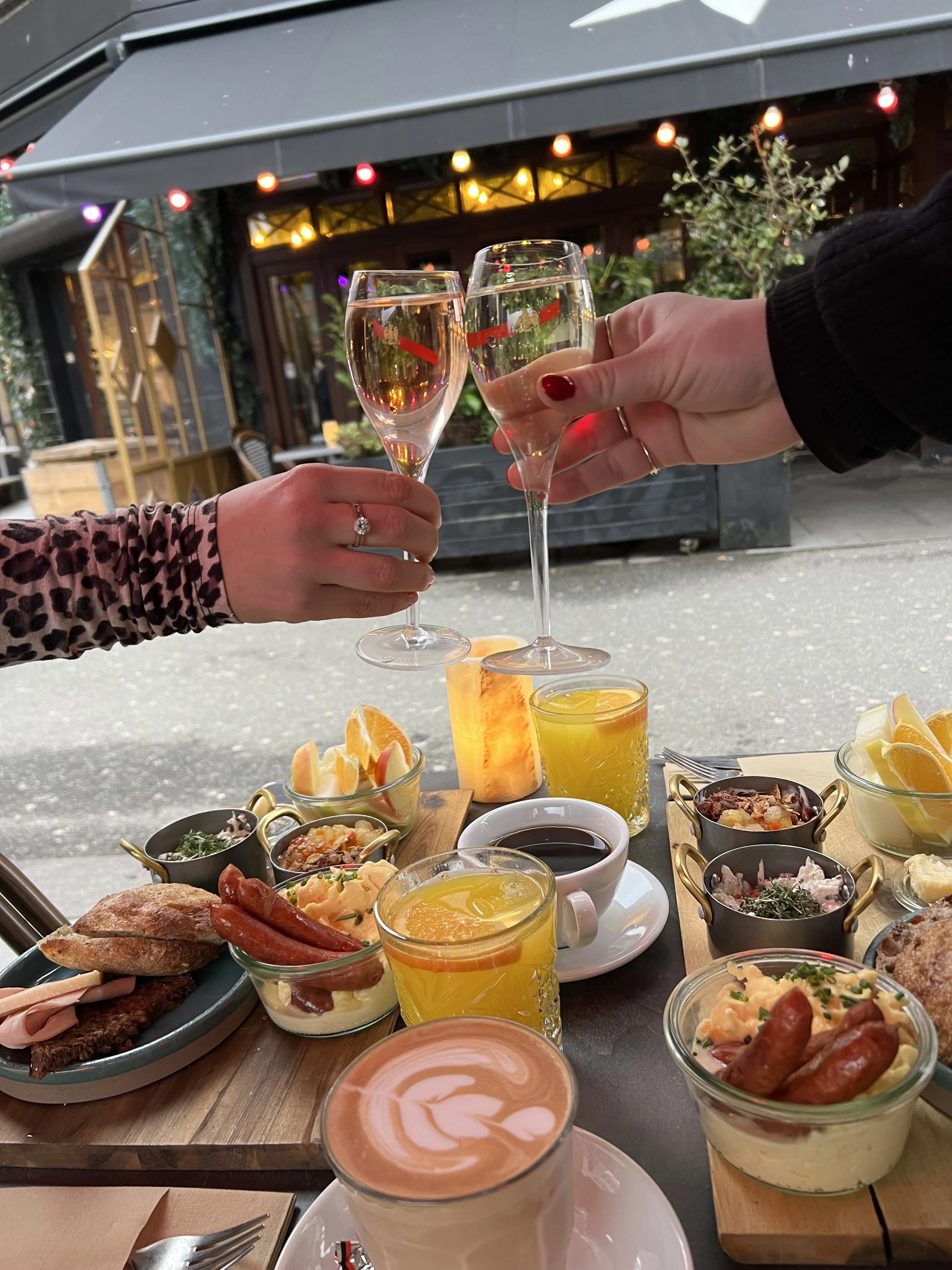 Cross Café | Café & Restaurant ved Åen — We Make People Happy