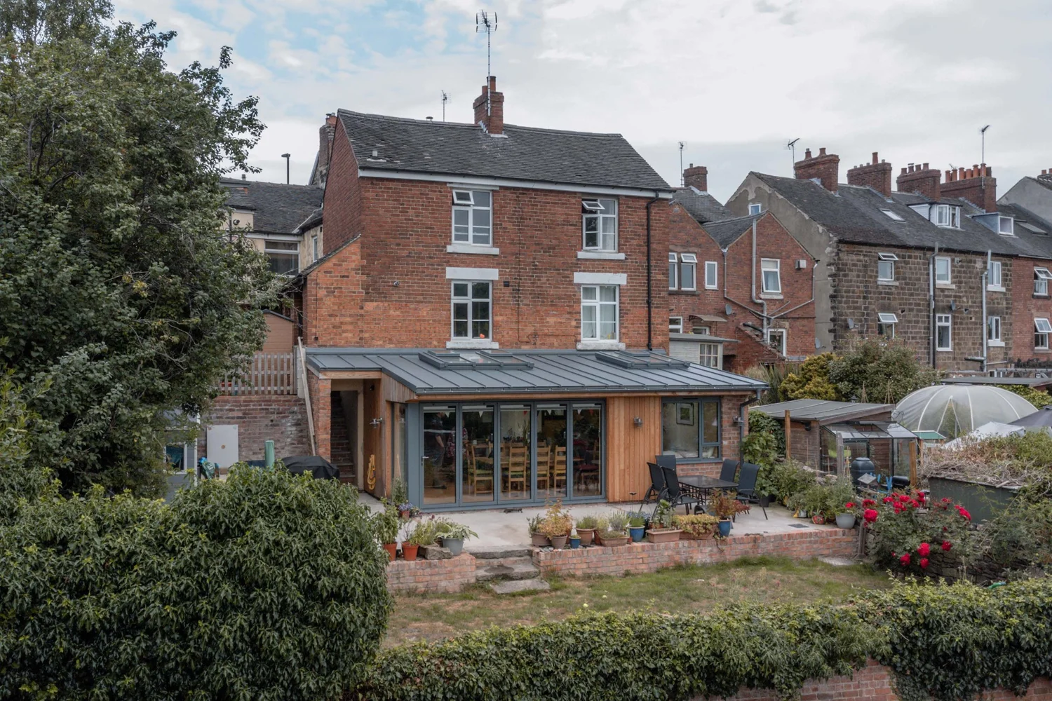Rear extension in Conservation Area with timber cladding and zinc roof ...