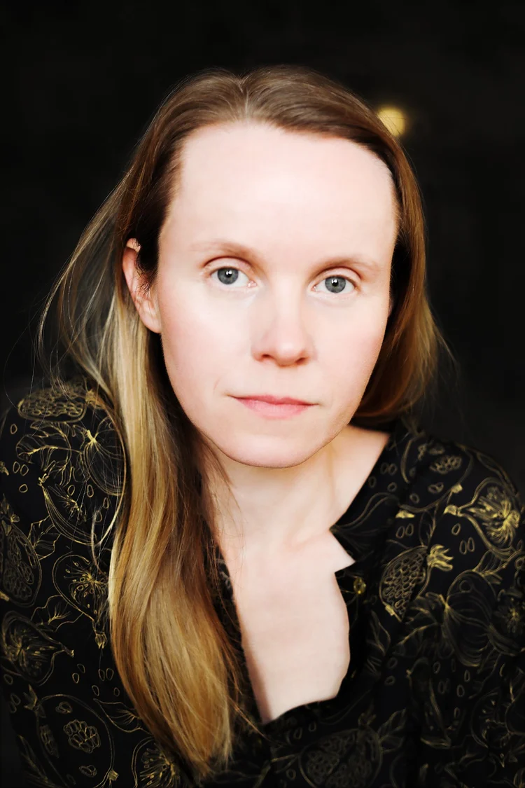 ANNE-MAREIKE HESS | Explore Dance Today - Get Inspired — Charlotte in Red