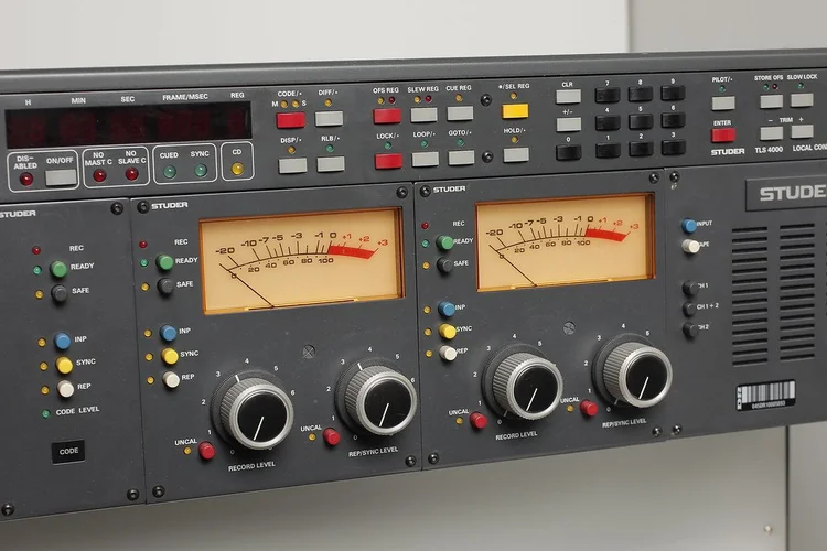 Analog vs. Digital: Pros, Cons, and How to Choose Your Recording Path ...