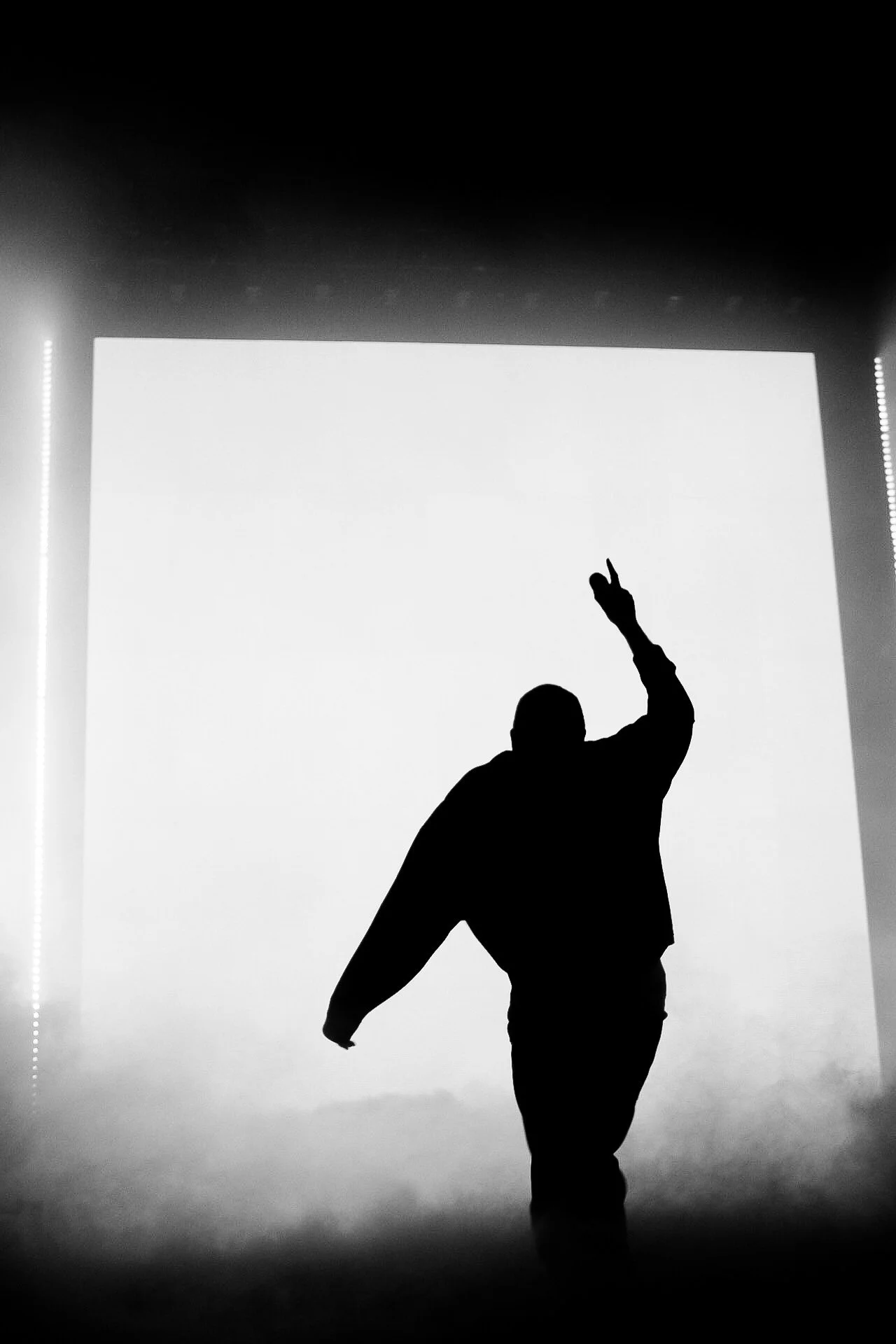 Lauv Brings the All 4 Nothing Tour to Philadelphia's The Met — Backward ...