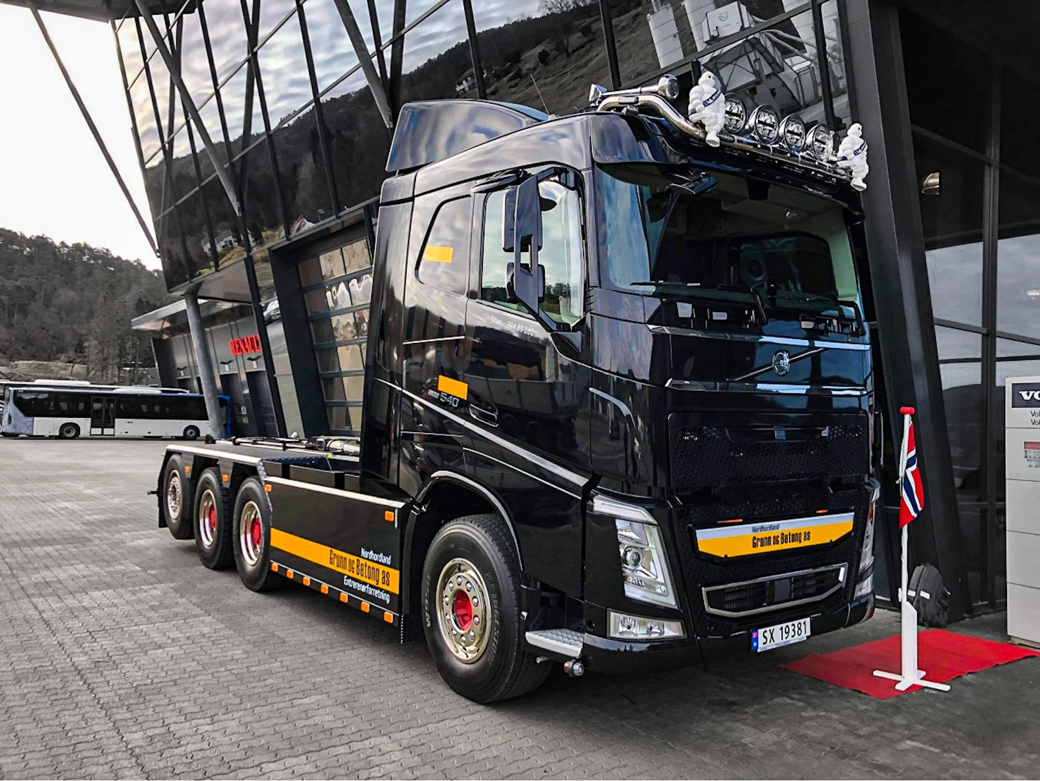 Lastebiler — Nordhordland Grunn og Betong