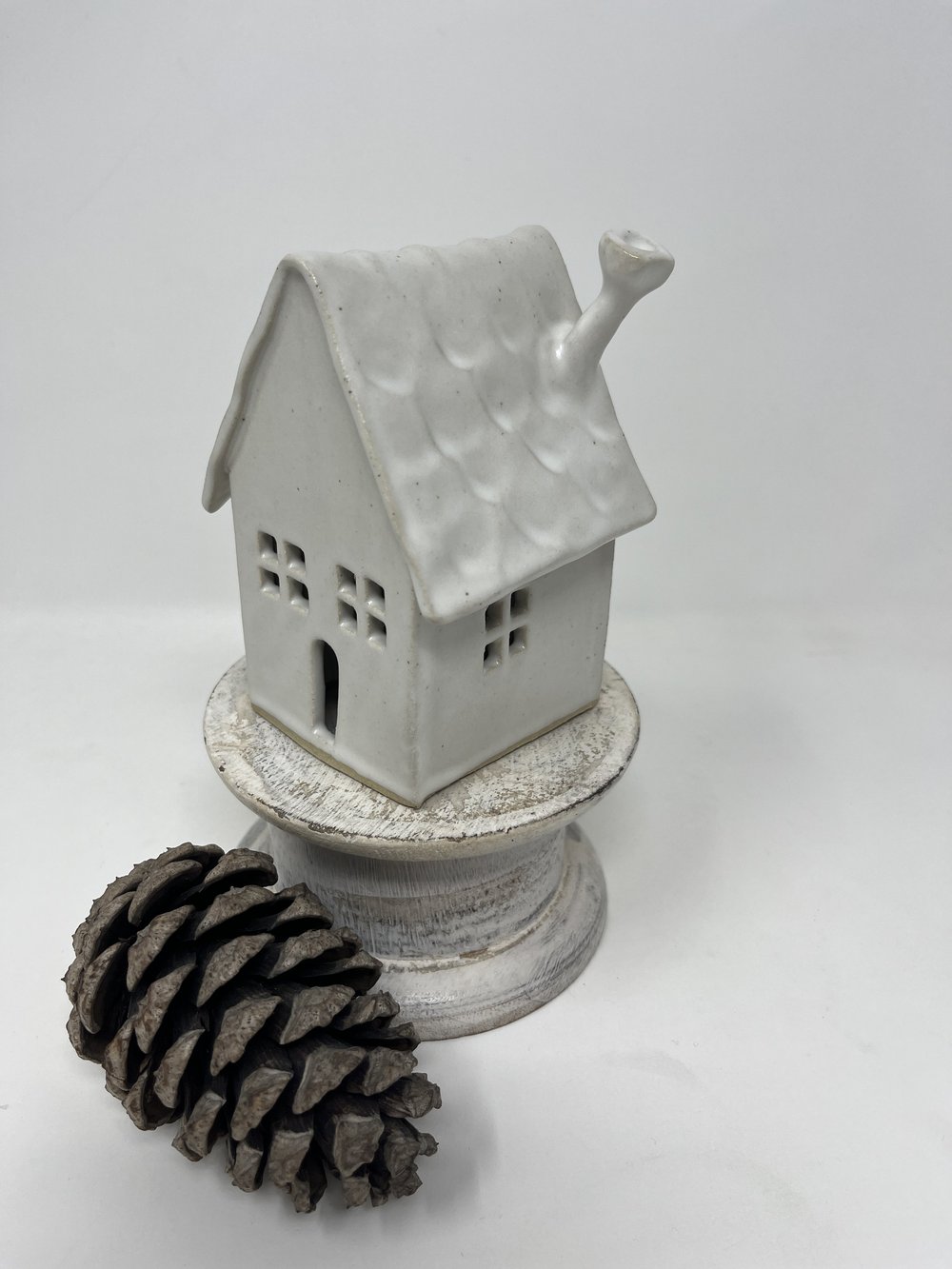 Store 1 — driftwood pinch pots