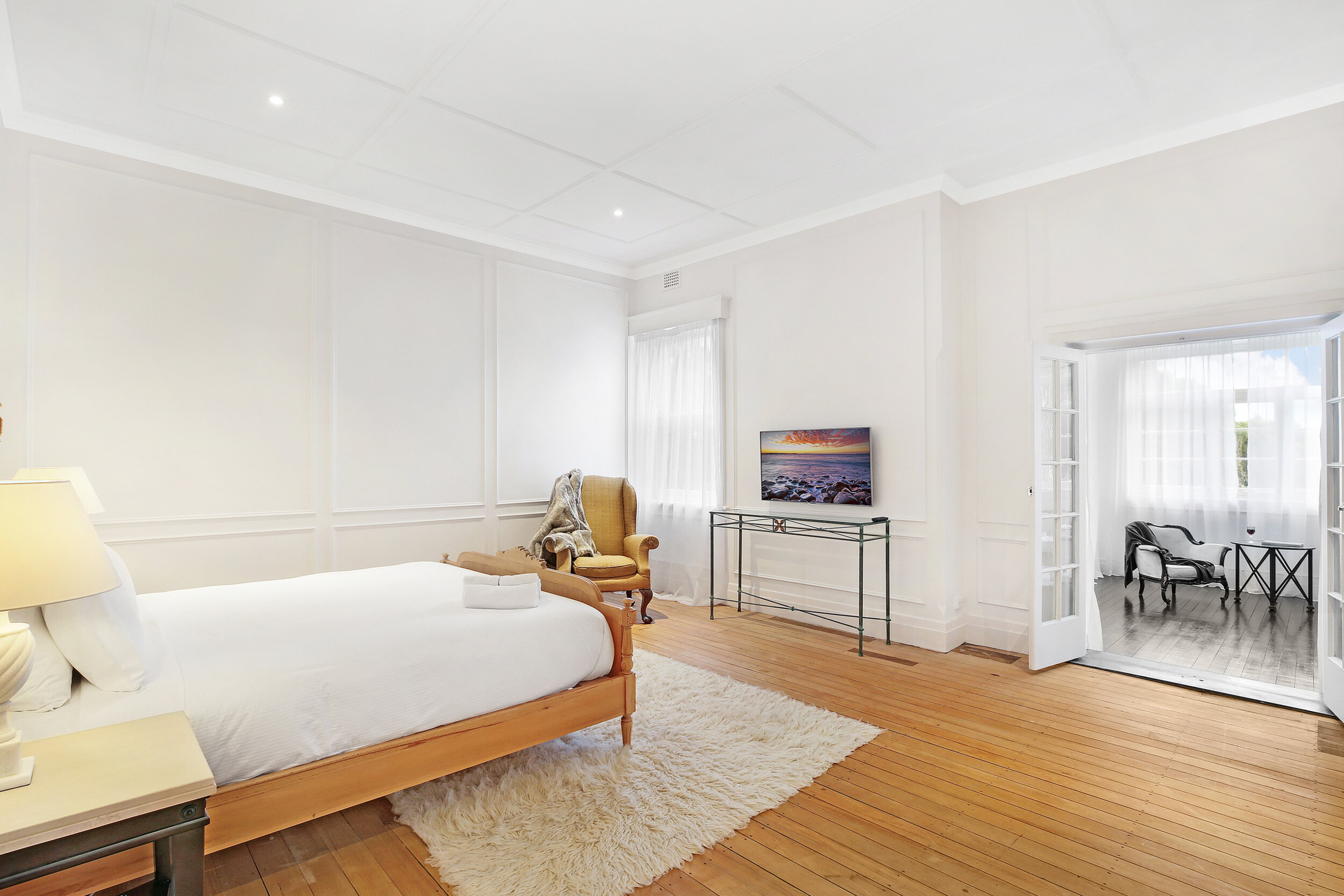 GRAND MANOR SUITE — The Robertson Hotel