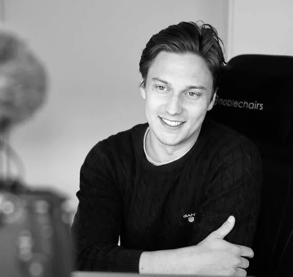 Kontakt — Emil Hansius Official Merch