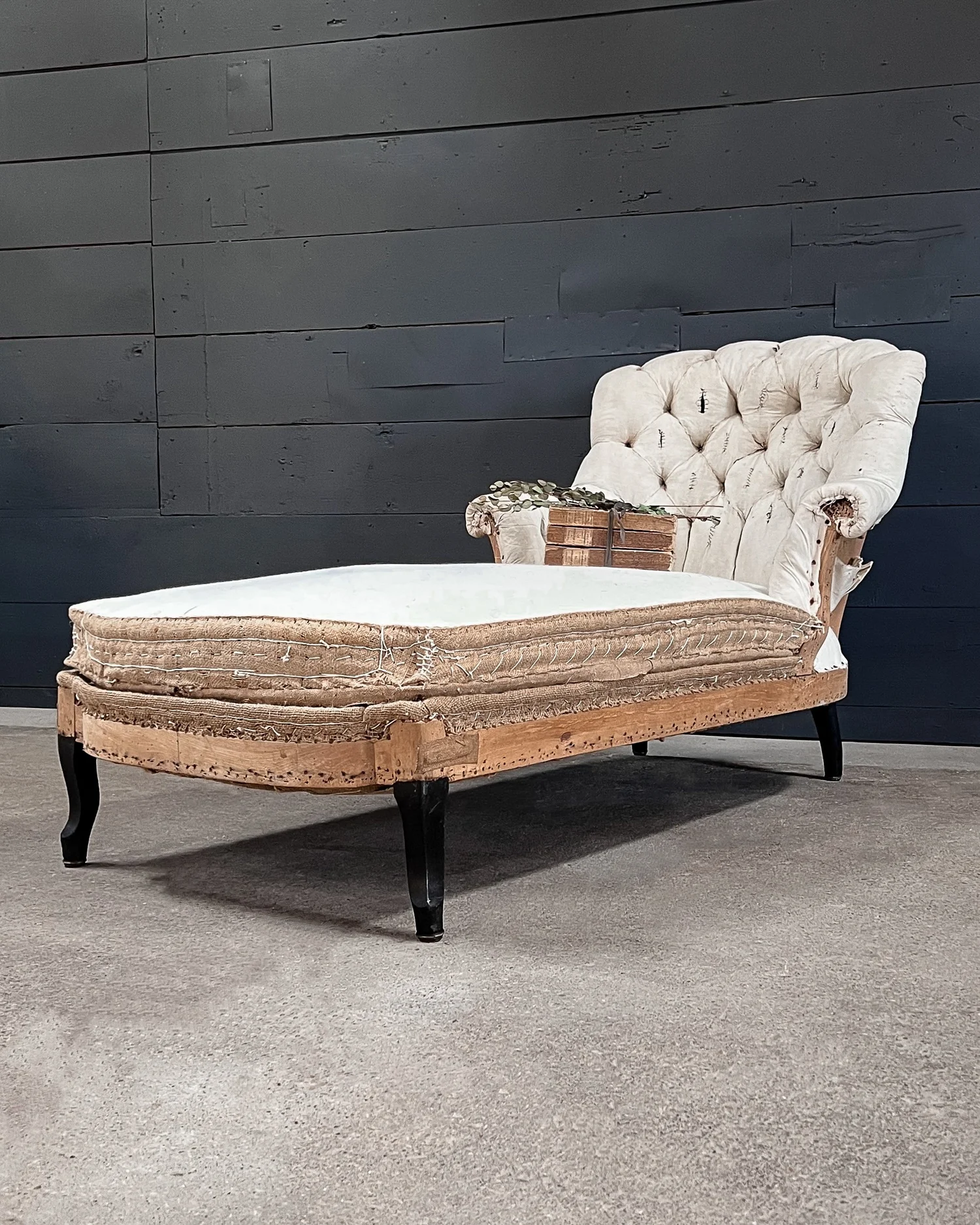 Country French Chaise Lounge
