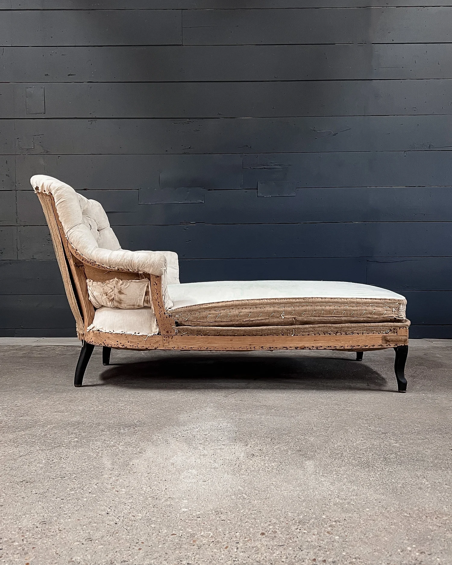 Country French Chaise Lounge