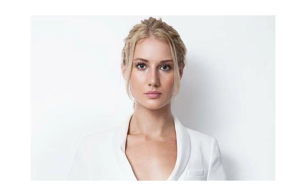 Bella modeling school