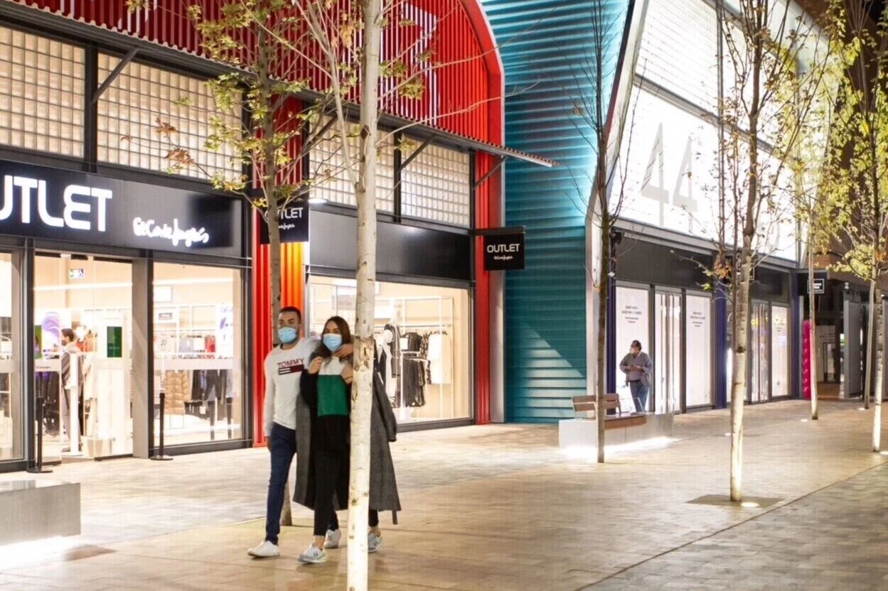 ROS Retail Outlet Shopping