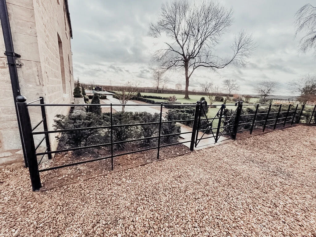 Traditional Estate Fencing | Metal Fencing | Steel Landscaping Co ...