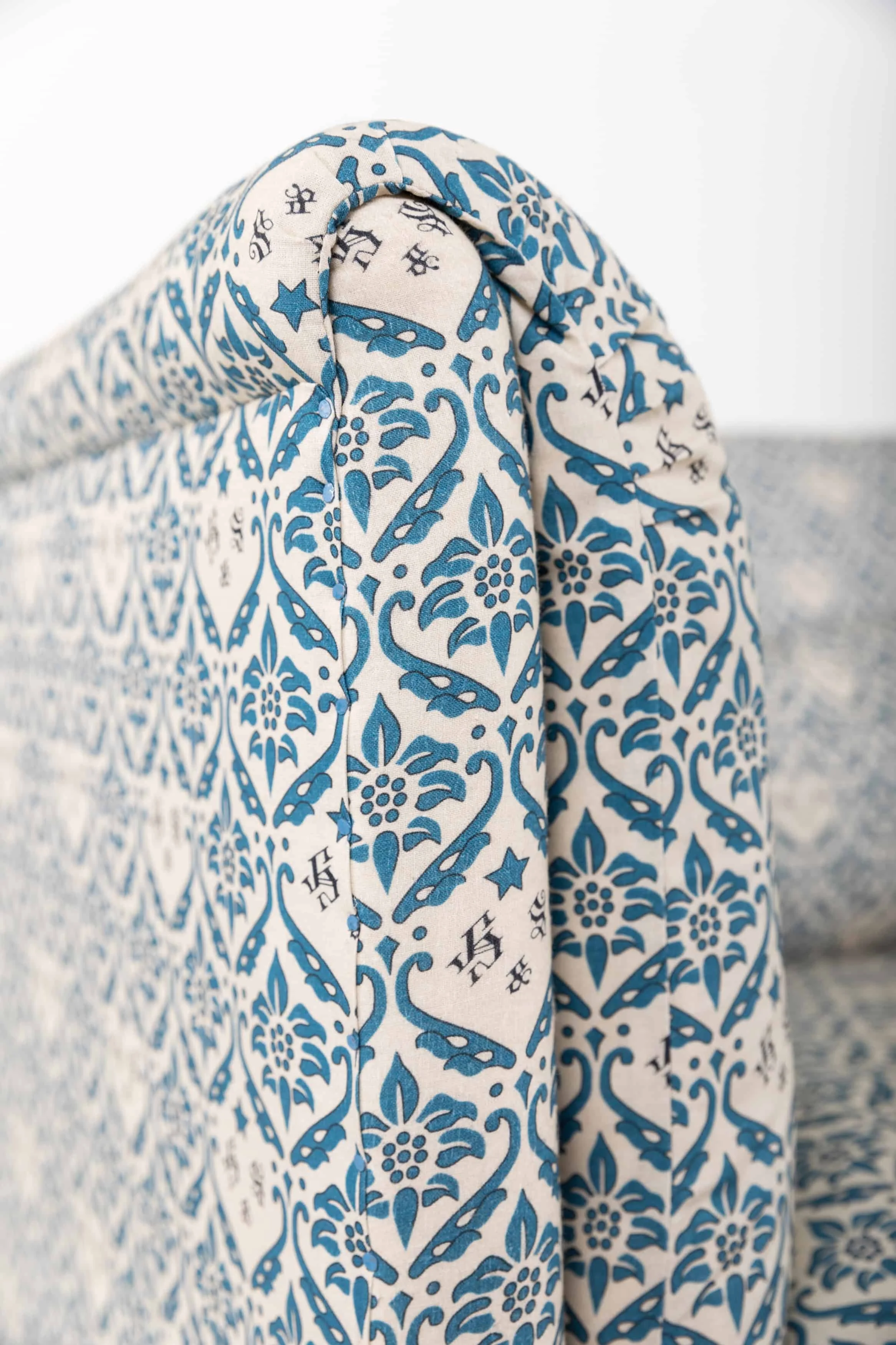 Howard & Sons Castellane Sofa — Antiques Workshop | Exceptional Vintage ...