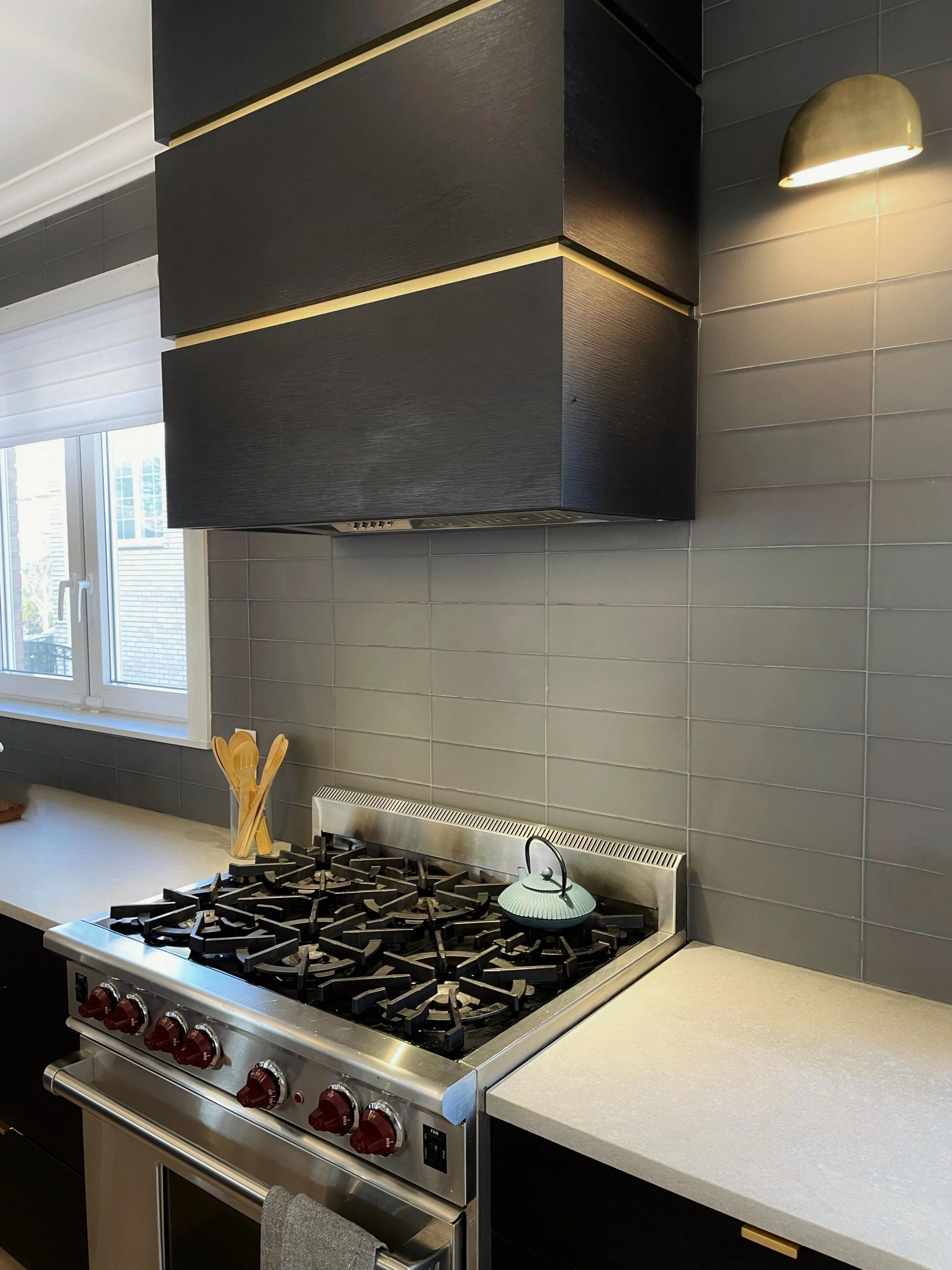 Modern & Bold Kitchen | Bayside, NY | House of Meraki by Stevi Fourouli ...