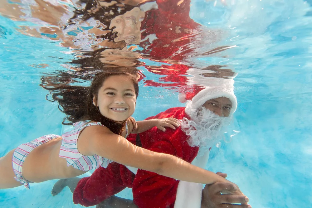 Watersafe Swim School Underwater Santa Portrait Sessions — Flashpool ...