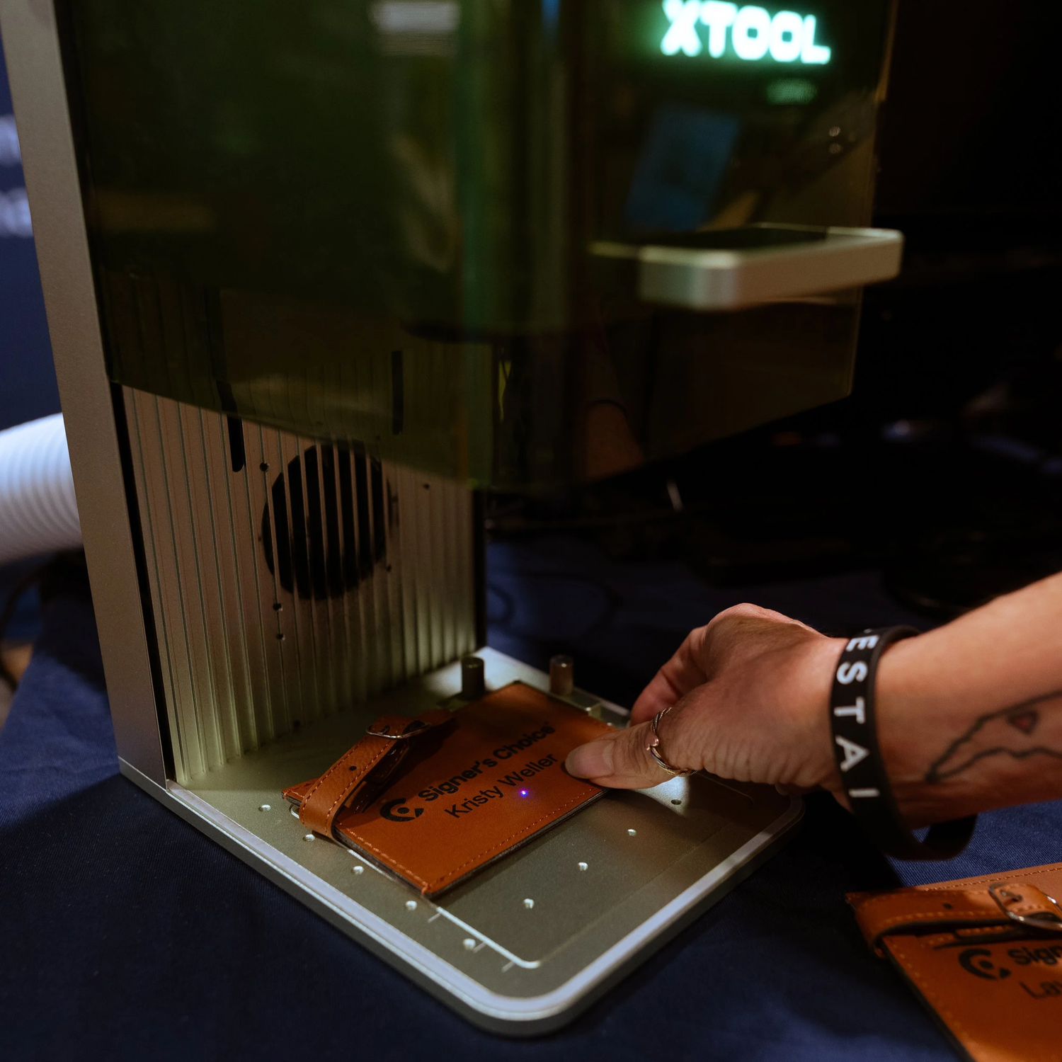 20 Trade Show Giveaway Ideas & Swag That Drive Leads [2026] — Trade ...
