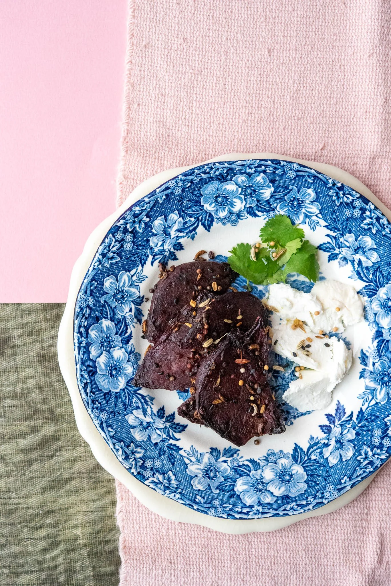 Betterave rôtie au panch phoron et picodon — karma & joie