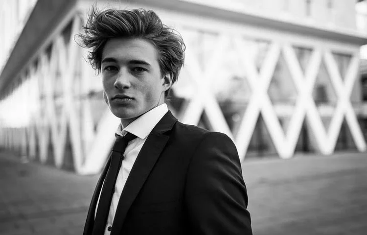 Teen model poses for the camera and hits the gym — GRID NEWS