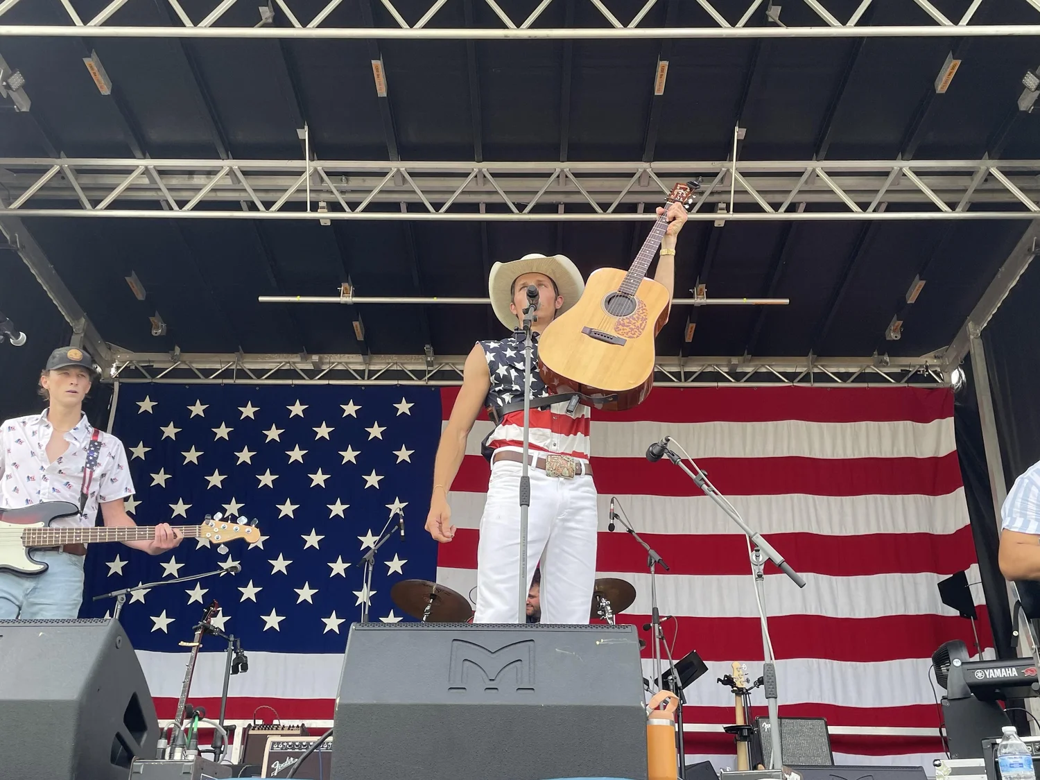 Singer finds success with traditional country music — GRID NEWS