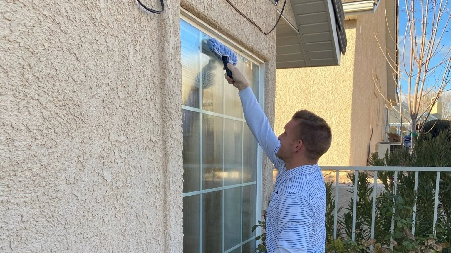 How to Clean Outside Windows | Purilly — Purilly Window Services
