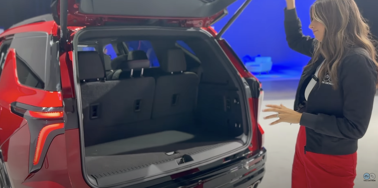 2024 Chevy Traverse Review - See It Here FIRST! — The Car Mom | Car ...