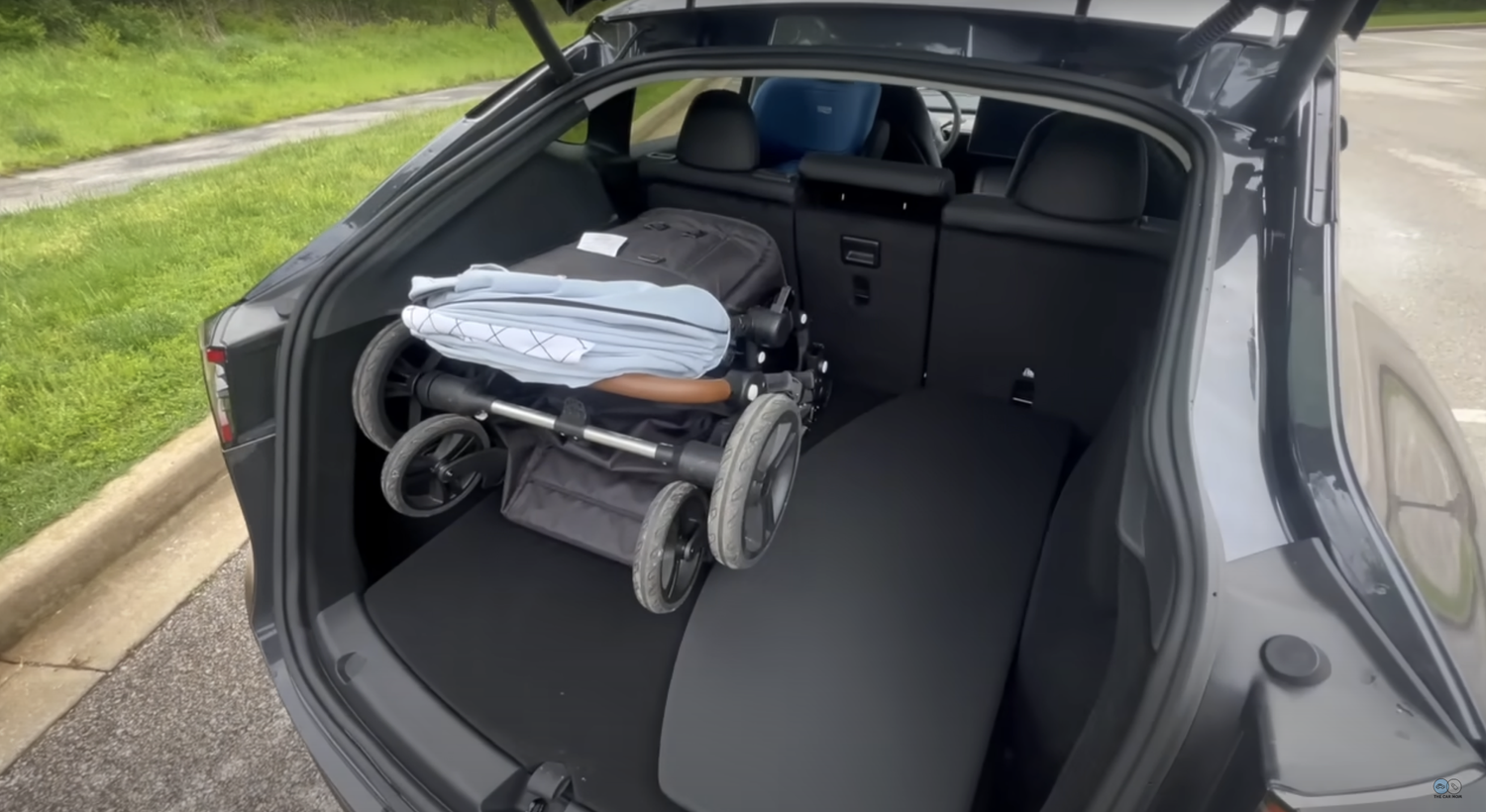 2024 Tesla Model Y Review — The Car Mom | Car Reviews & Car Buying Tips ...