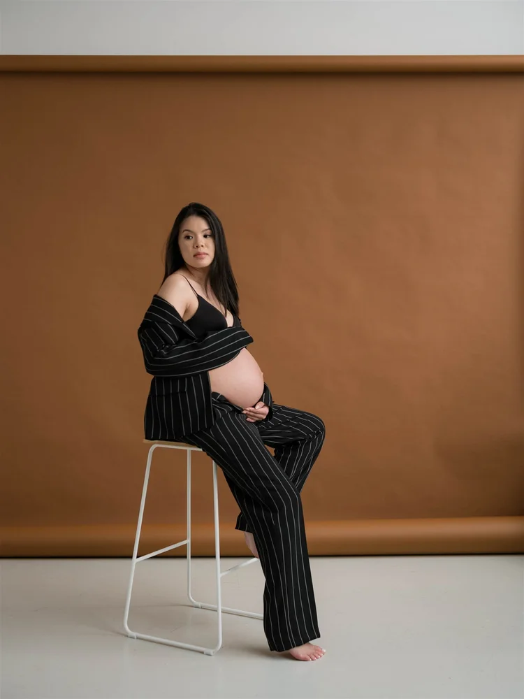 Fashion forward maternity shoot in studio — Photography By Renata