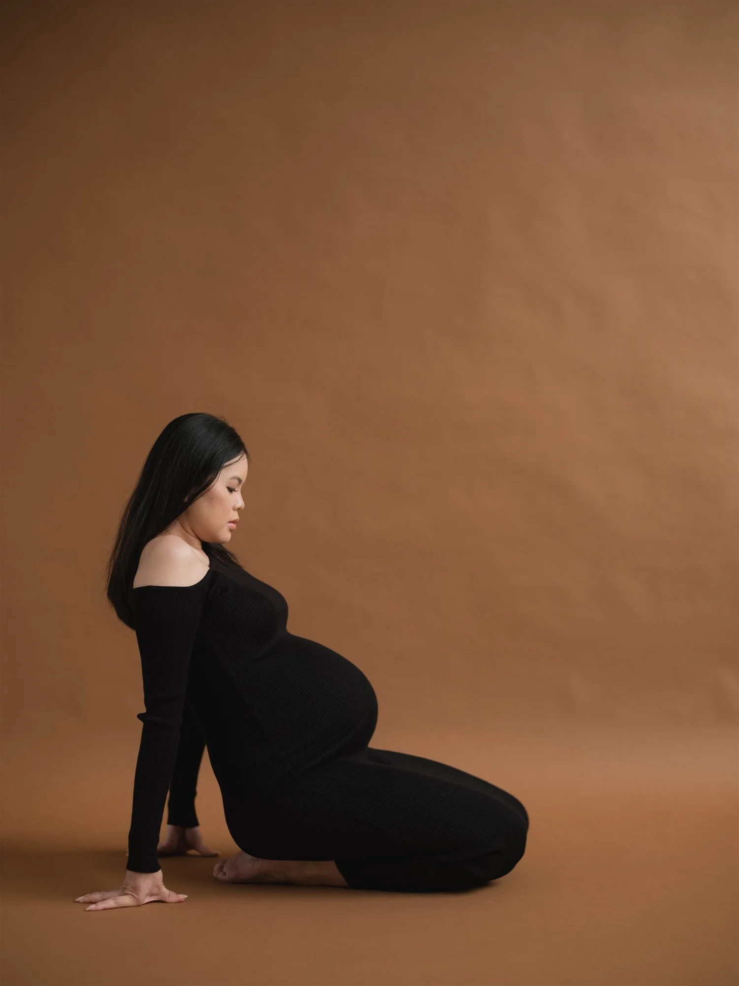 Fashion forward maternity shoot in studio — Photography By Renata