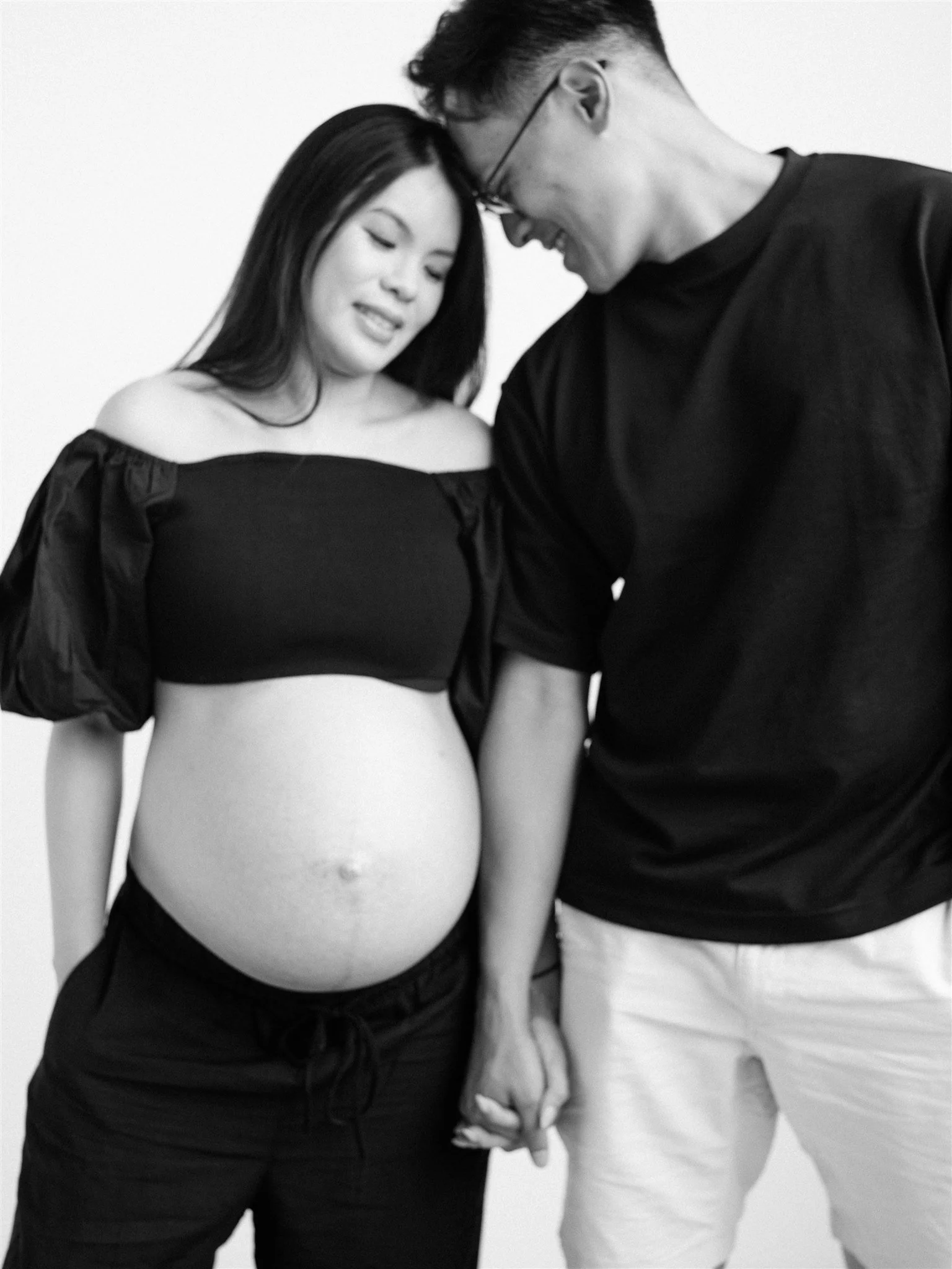 Fashion forward maternity shoot in studio — Photography By Renata