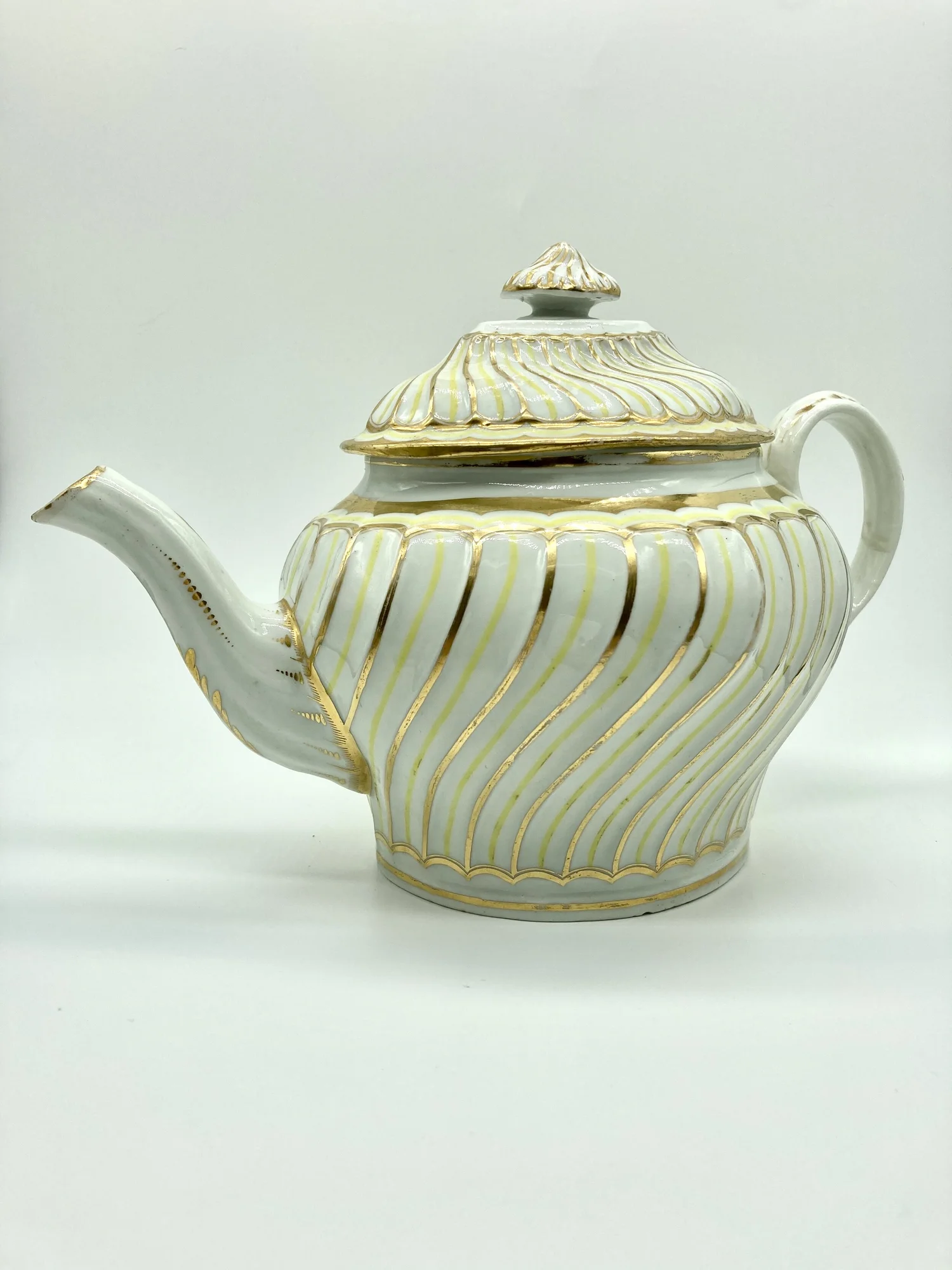 New Hall Porcelain Teapot, Boy in the Window Pattern 425, c1810