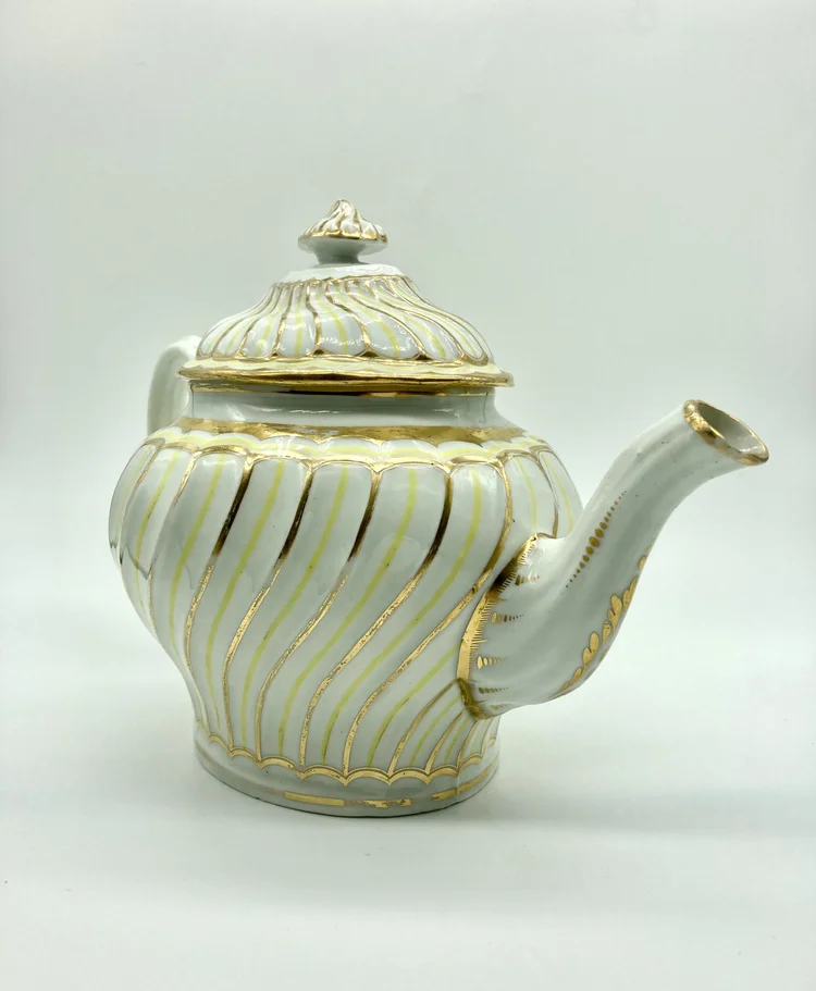 New Hall Porcelain Teapot, Boy in the Window Pattern 425, c1810