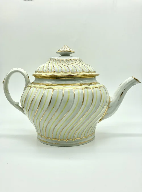 New Hall Porcelain Teapot, Boy in the Window Pattern 425, c1810