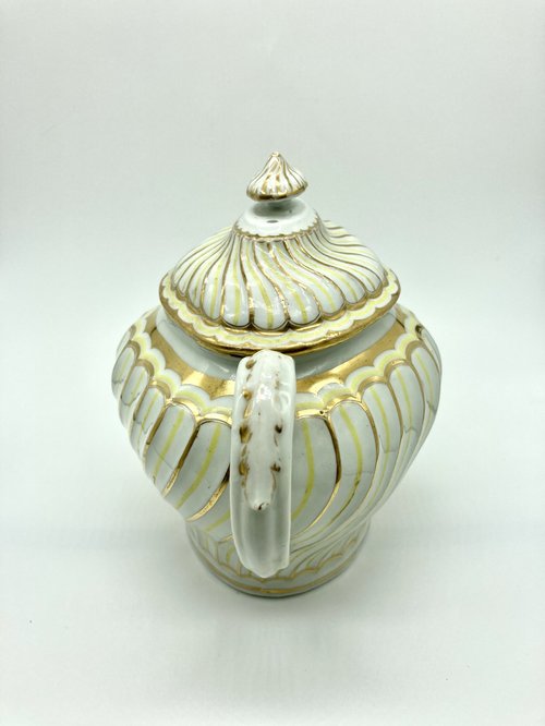 New Hall Porcelain Teapot, Boy in the Window Pattern 425, c1810