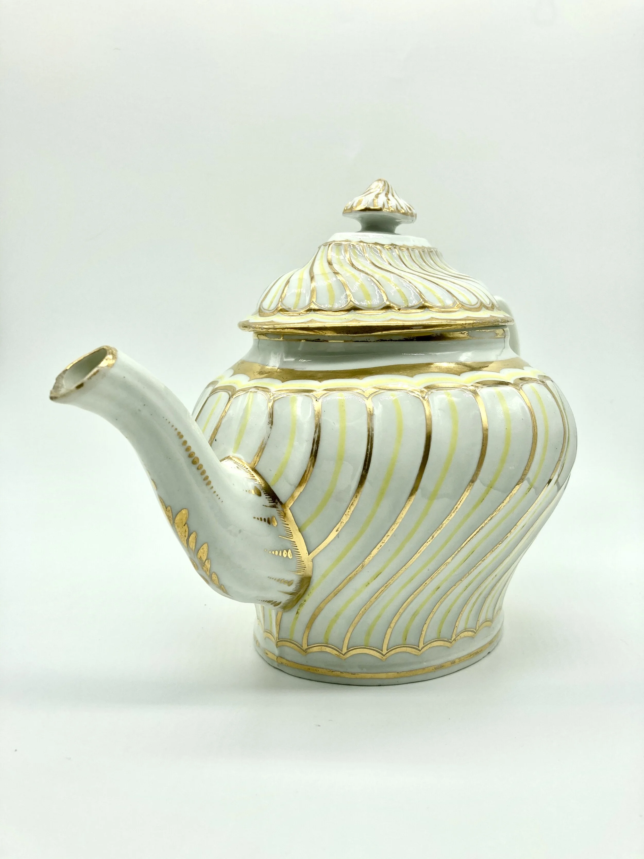 New Hall Porcelain Teapot, Boy in the Window Pattern 425, c1810