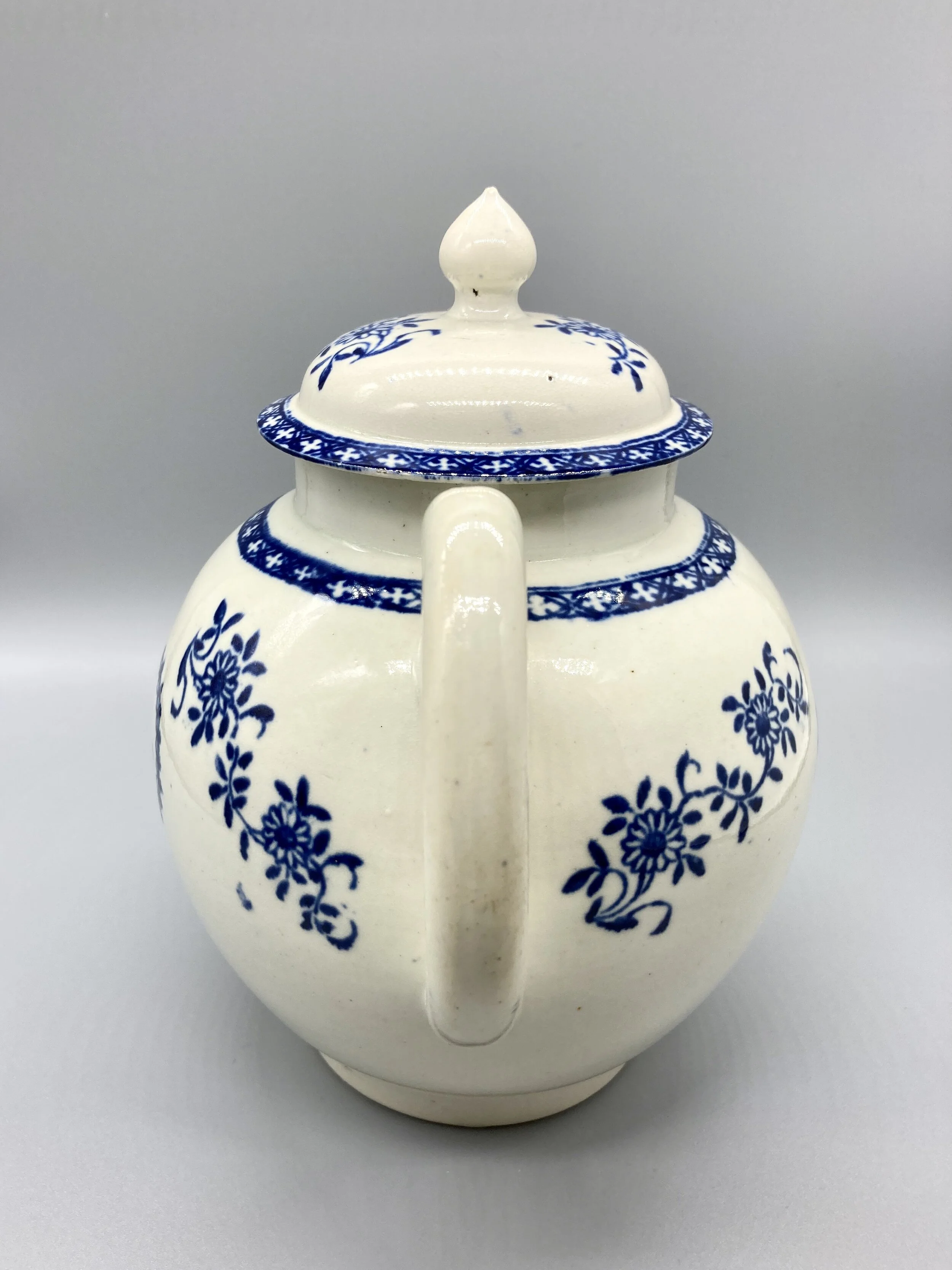 New Hall Porcelain Teapot, Boy in the Window Pattern 425, c1810