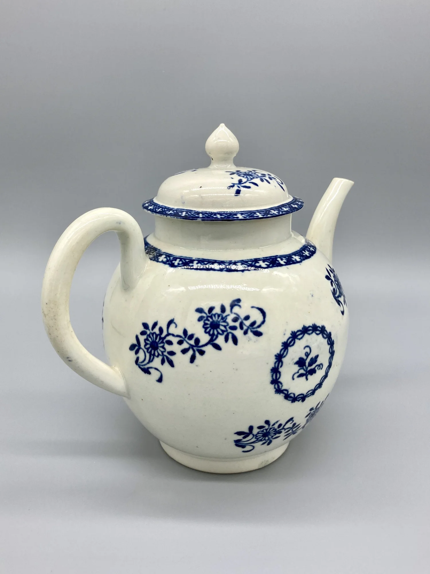 New Hall Porcelain Teapot, Boy in the Window Pattern 425, c1810
