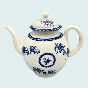 New Hall Porcelain Teapot, Boy in the Window Pattern 425, c1810