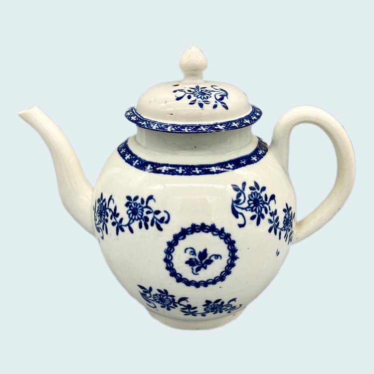 New Hall Porcelain Teapot, Boy in the Window Pattern 425, c1810