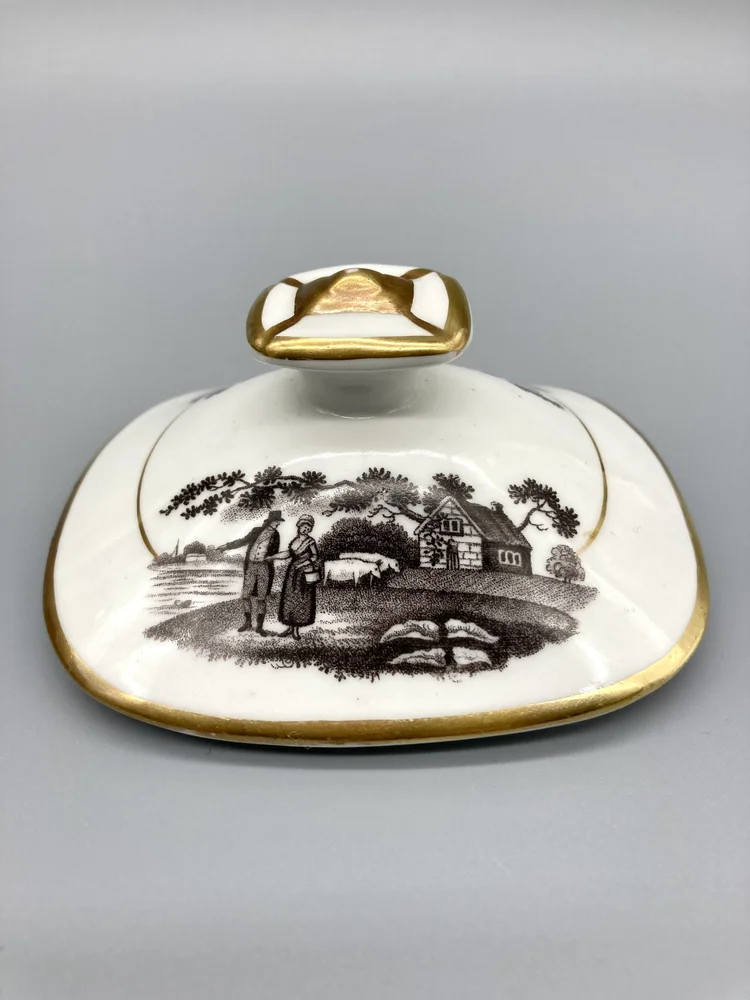 New Hall Porcelain Teapot, Boy in the Window Pattern 425, c1810