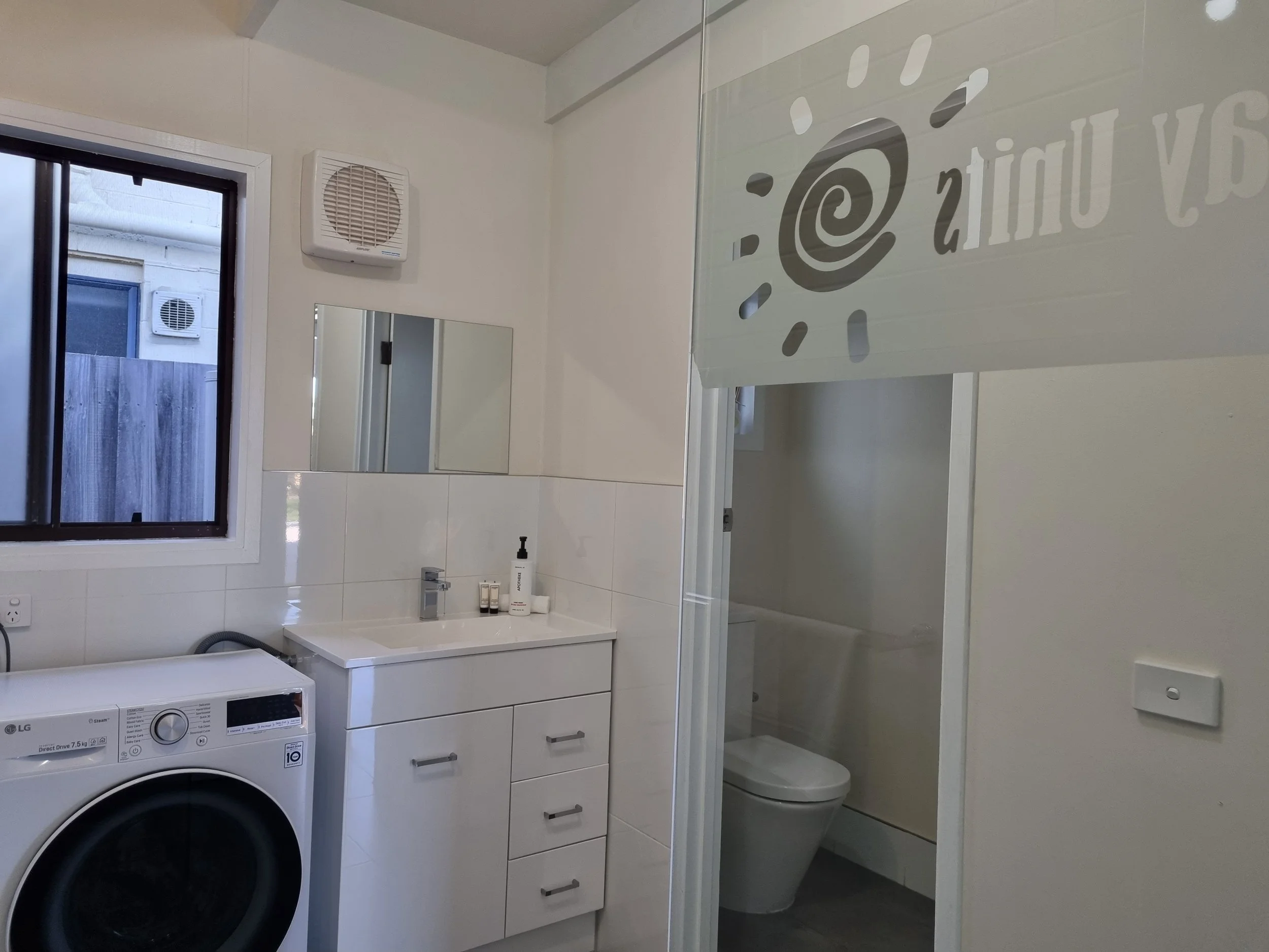 Unwind in Style and Comfort at Beachcomber Holiday Units - Your Premier ...