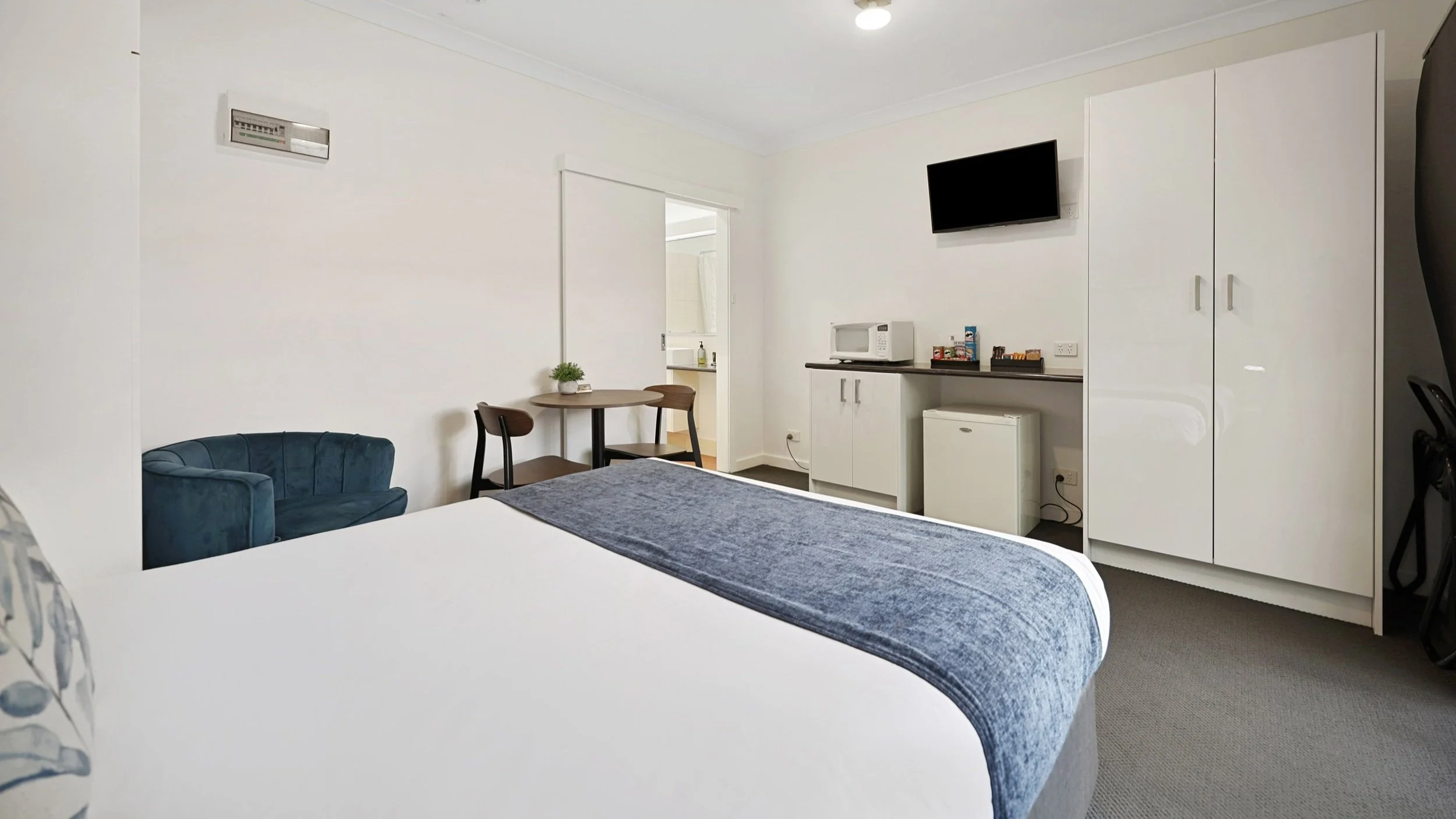 All Rooms — OFFICIAL SITE: Hamilton Lakeside Motel