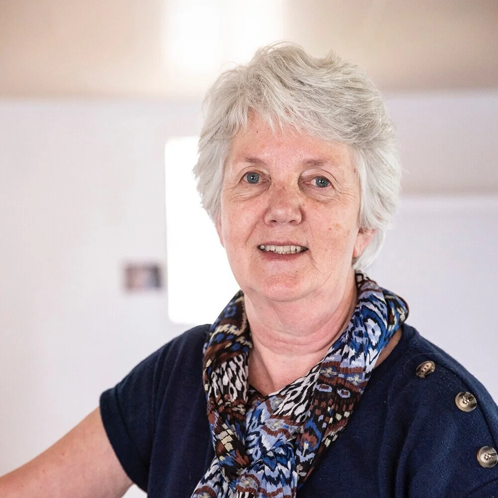 JO HOLLIER - ARTIST AND PRINTMAKER