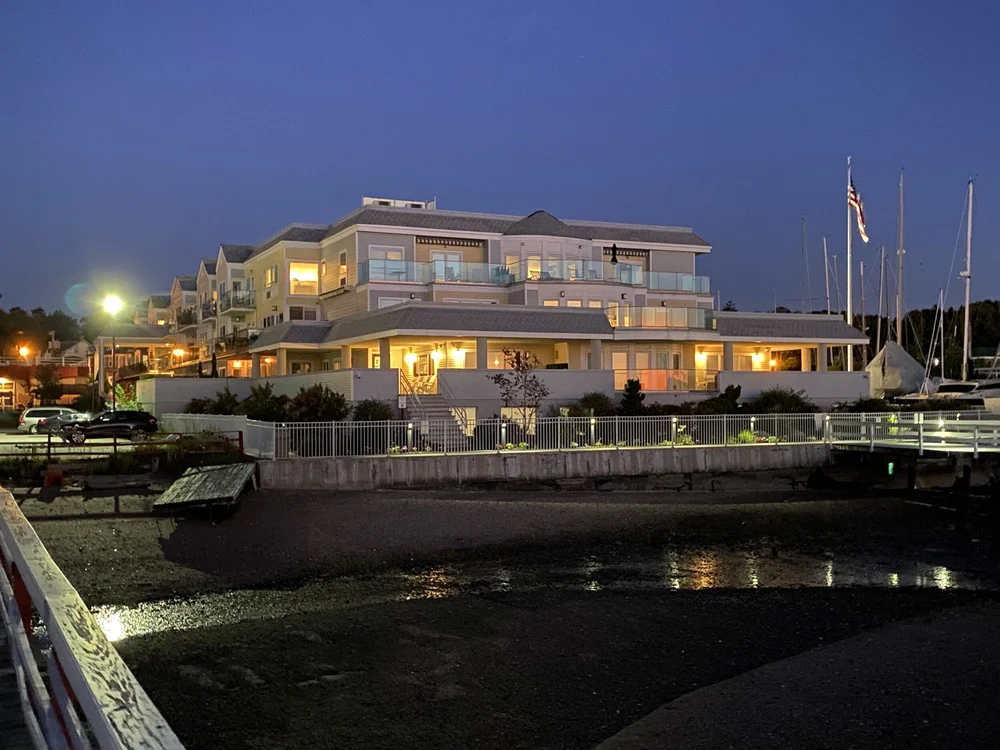 About — Fathoms Hotel & Marina