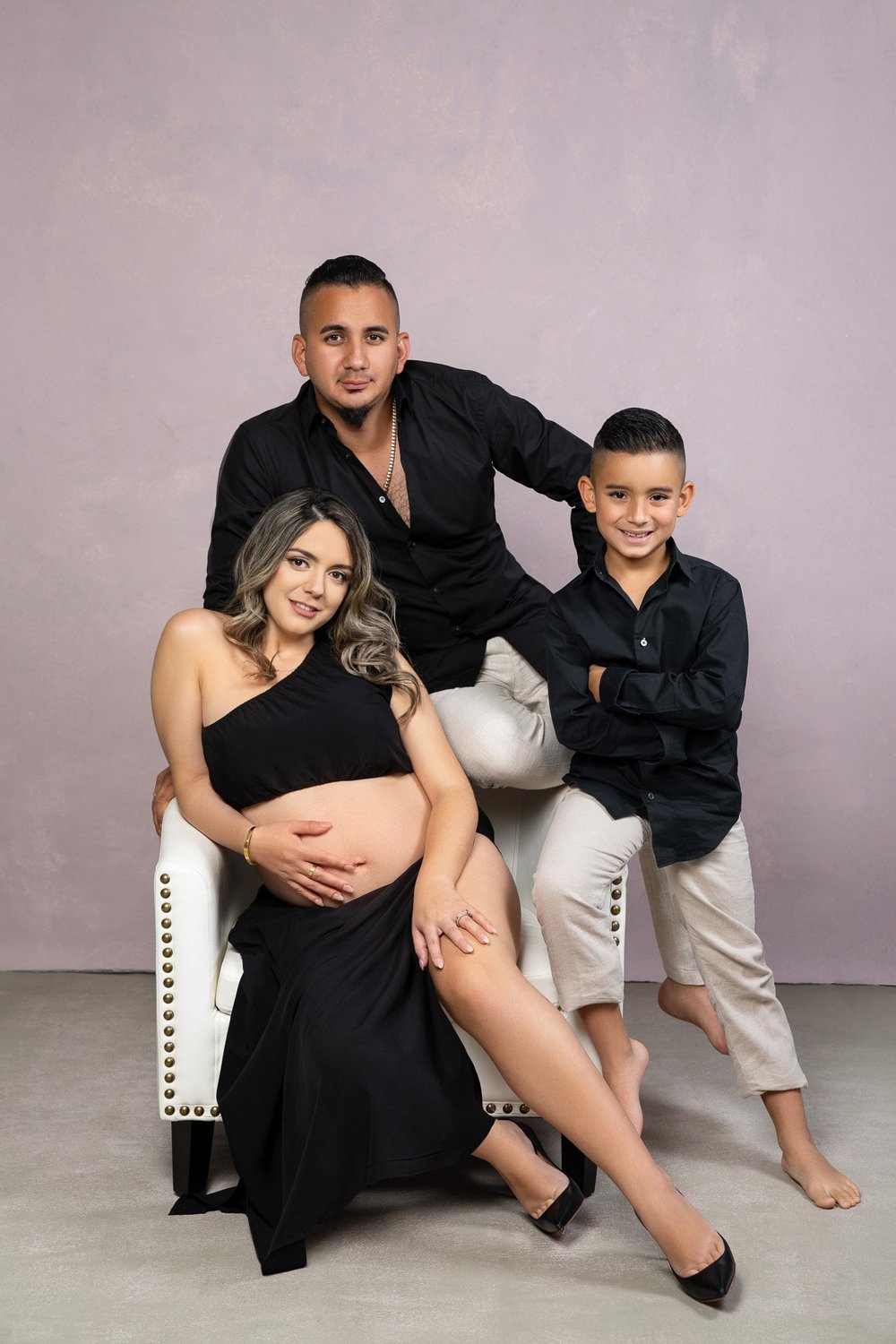 19 Indoor Maternity Photo Poses & Settings | YourCherish