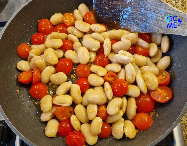 Giant Beans (aka Gigantes) Stew with Spinach in Garlic Sauce — Greek ...