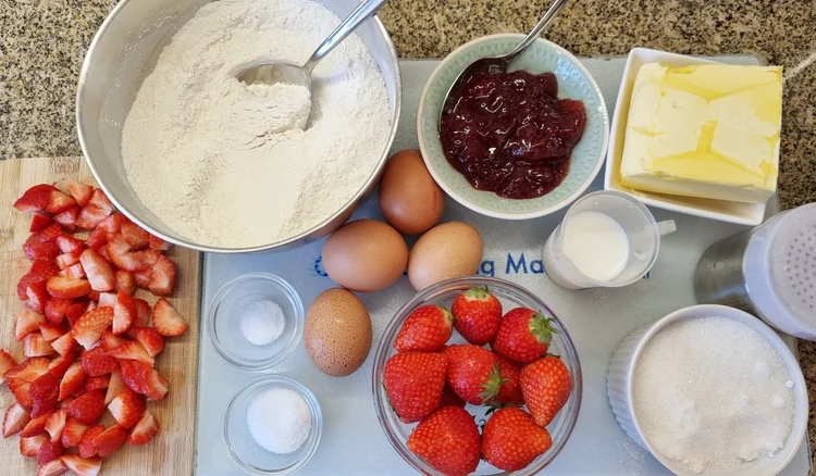 Strawberry Cake for Spring — Greek Cooking Made Easy
