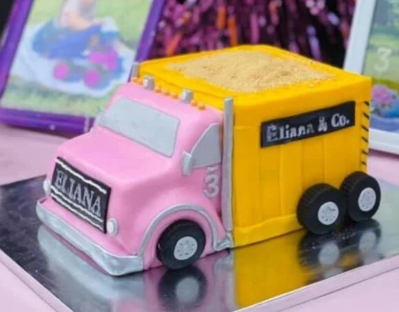 Cakes — Esquire Custom Cakes