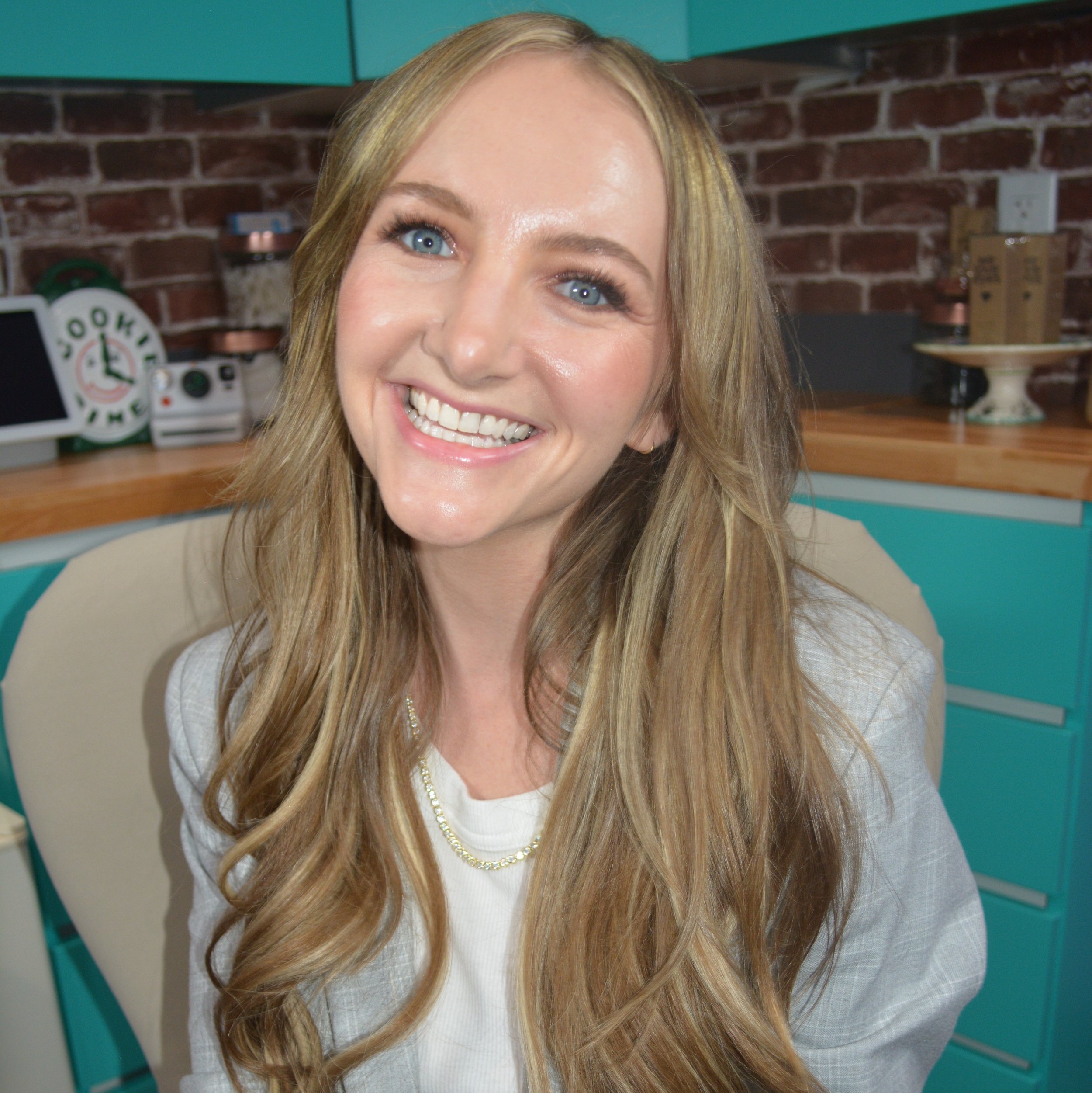 Who We Are — BACK ALLEY NAILS