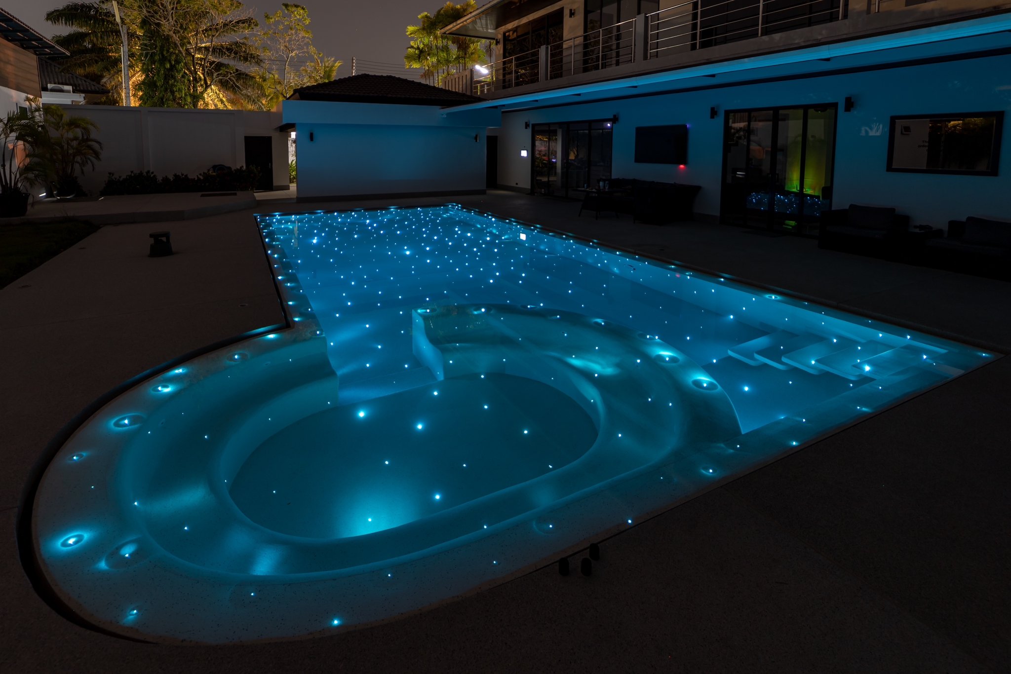 Pebblepools ME - Pool Finishes, Resurfacing - Transform your pool!