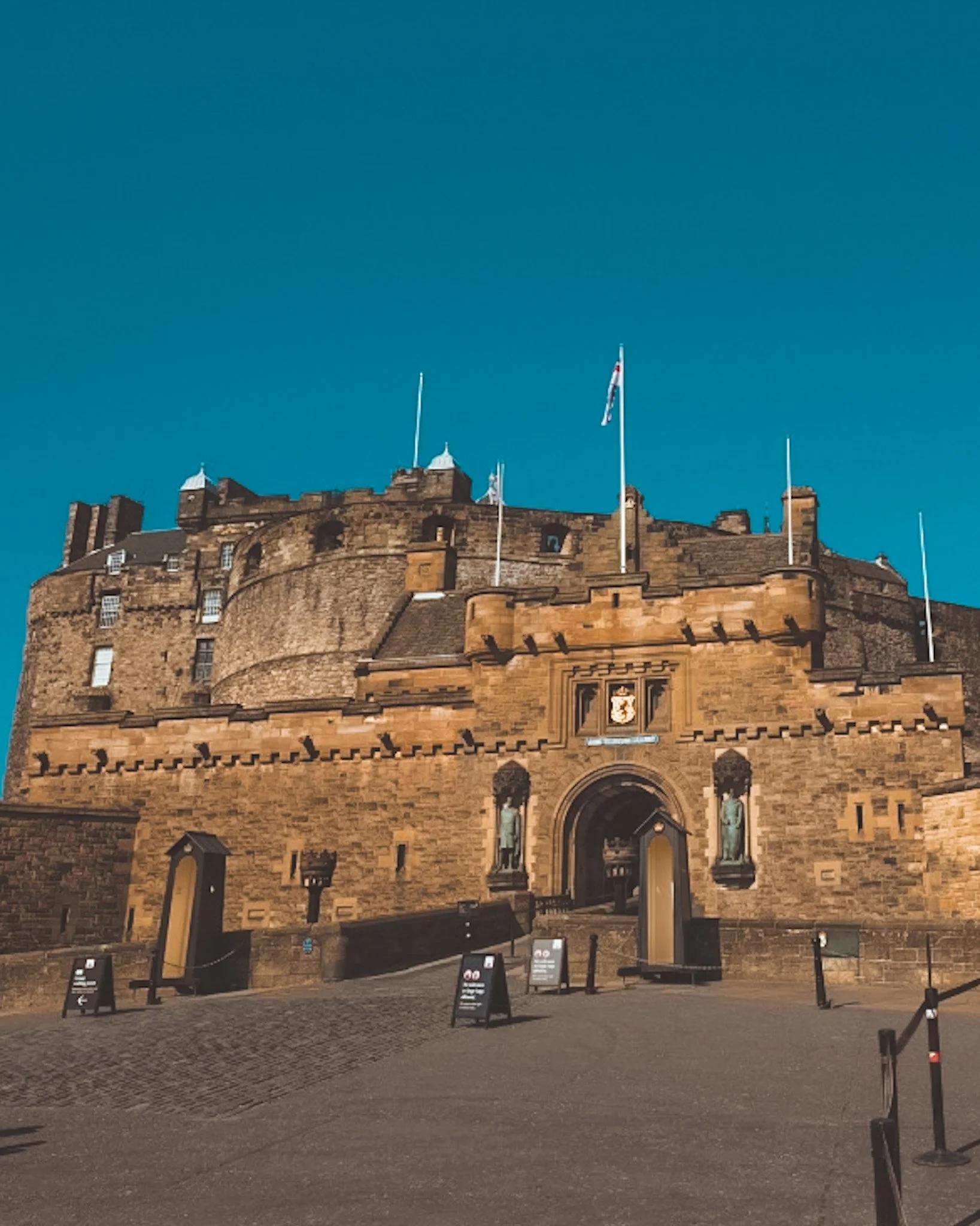 11 BEST THINGS TO DO IN EDINBURGH, SCOTLAND - BUCKET LIST EXPERIENCES ...